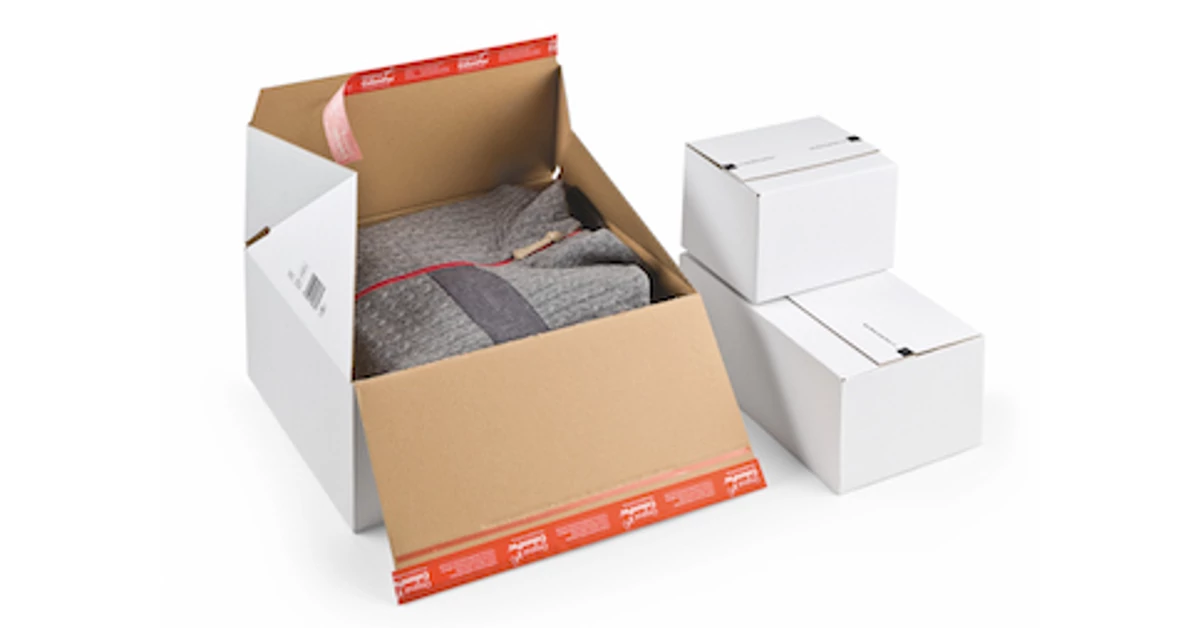 Fehér dobozok egy helyen a Zalapack raktárából